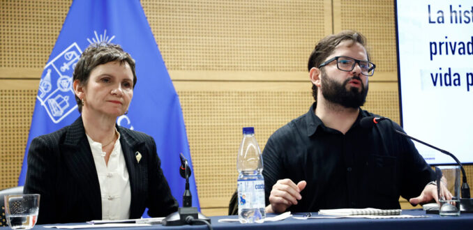 Expresidente Boric reapareció junto a Carolina Tohá y otros exministros ...
