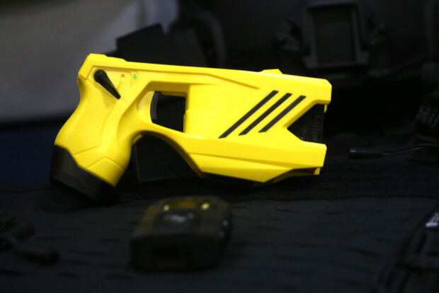 Alcaldes del sur respaldan uso de pistolas Taser para funcionarios ...